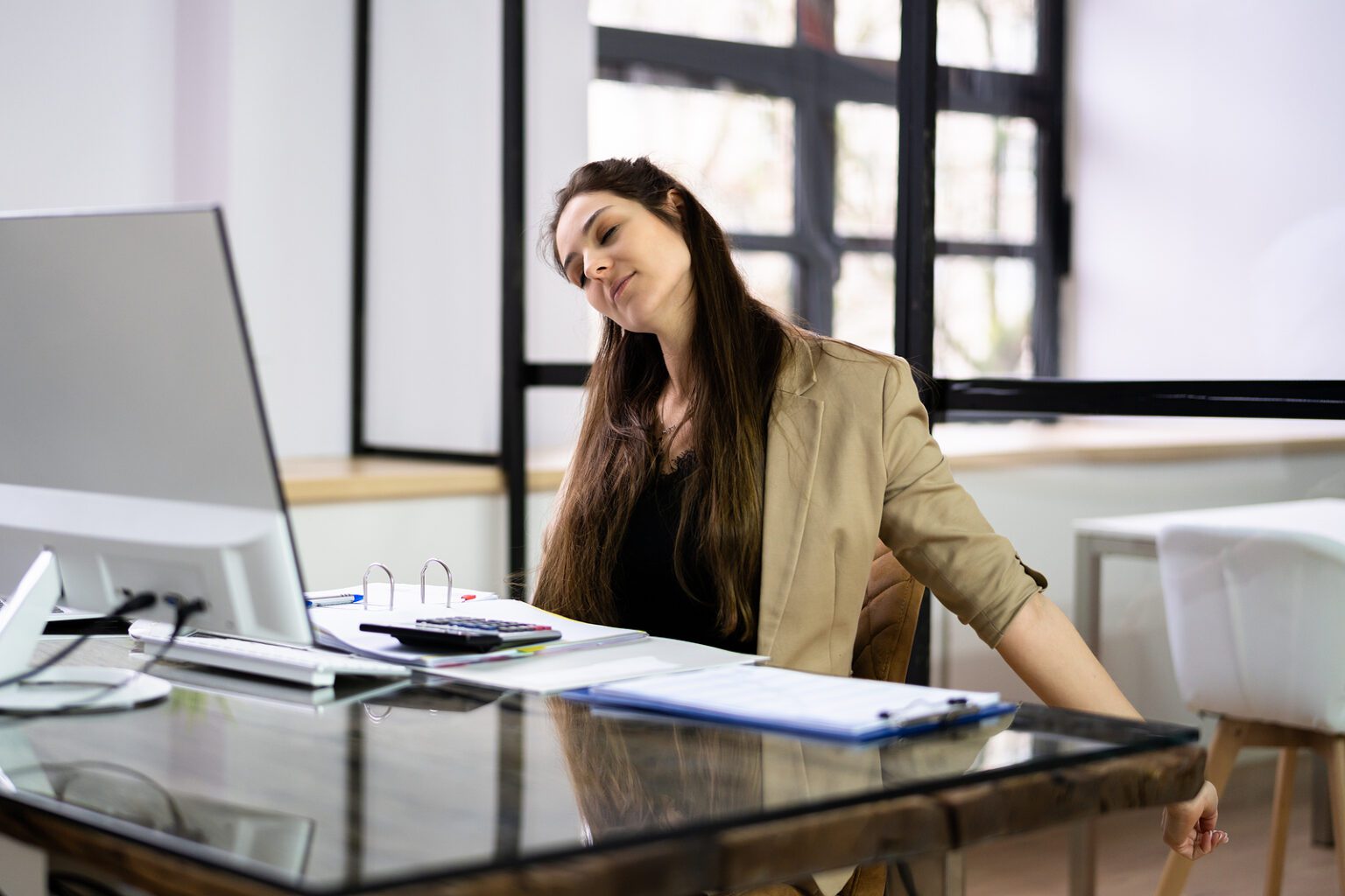 Top 5 Desk Mobility Routines to Reduce Pain and Move Better | Merritt Clubs